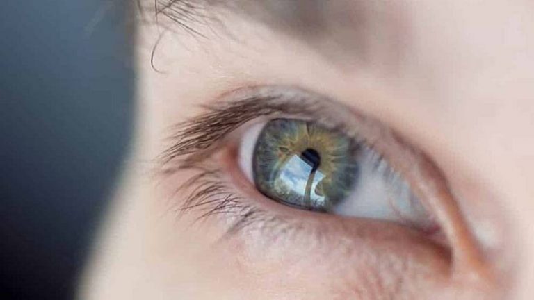 How to Sleep with a Scratched Eye? – Entirely Health