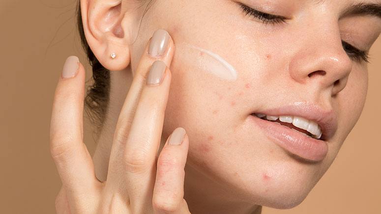 Tretinoin For Acne: What You Need to Know – Entirely Health