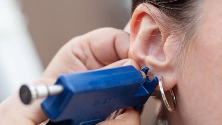 10 Tips for Cleaning an Ear Piercing – Entirely Health